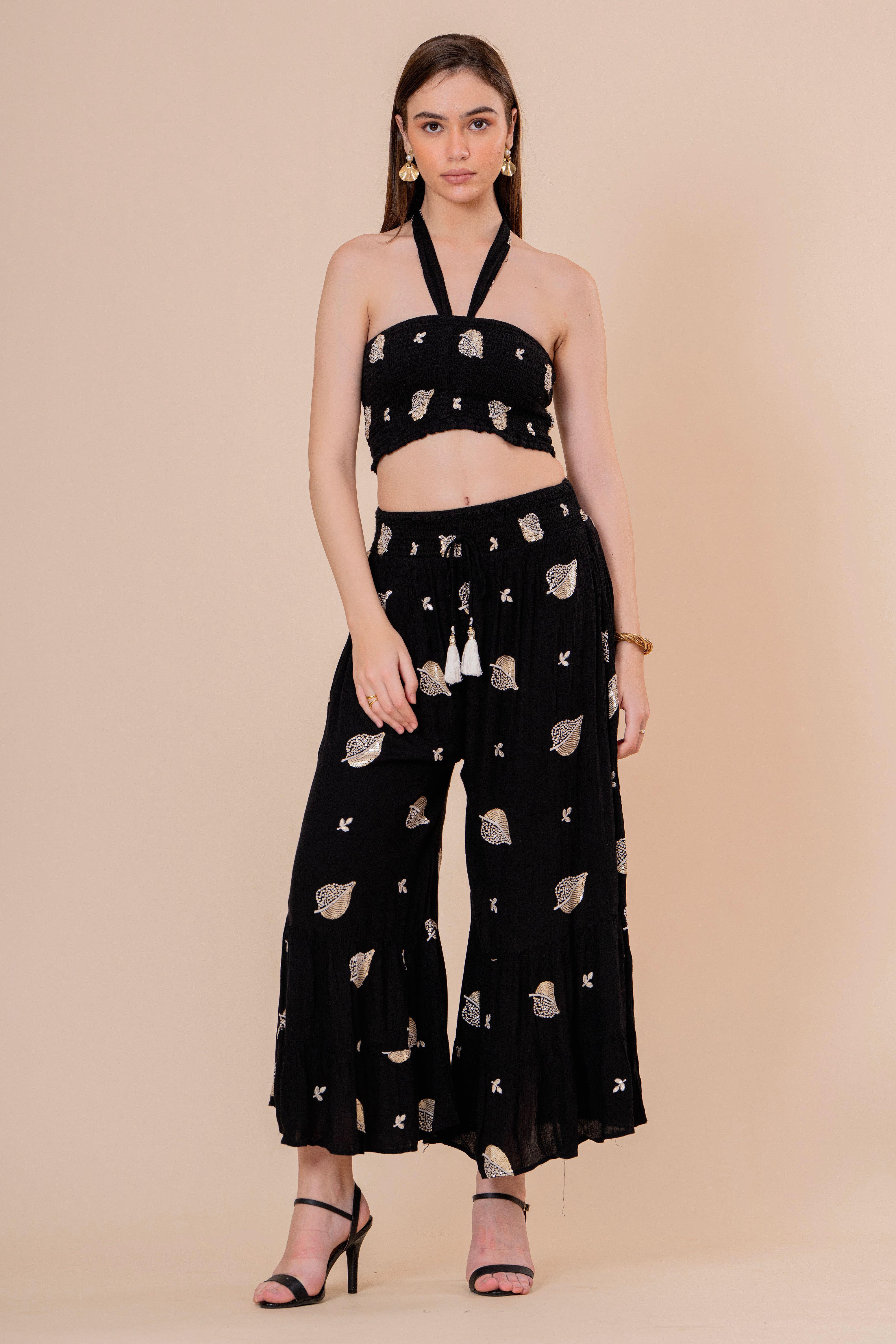 Conjunto de Falda Maxi y Top Bandeau Fruncido Negro con Hojas Doradas ...